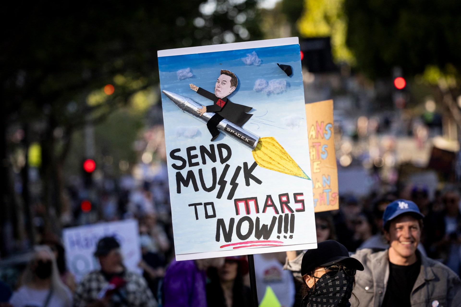 The funniest and most scathing signs seen at worldwide Donald Trump ...