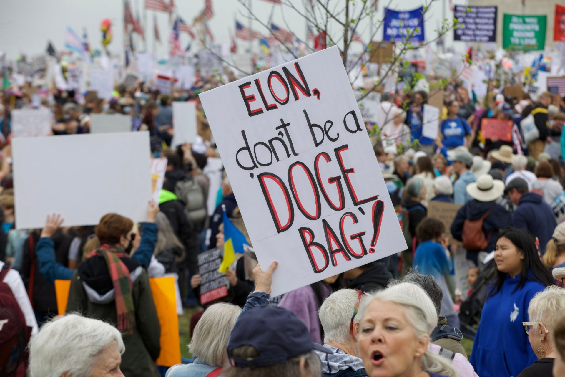 The funniest and most scathing signs seen at worldwide Donald Trump ...