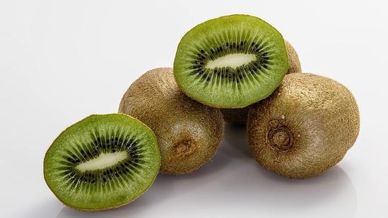 Doctor reveals what happens to your body when you eat 1 kiwi every day ...