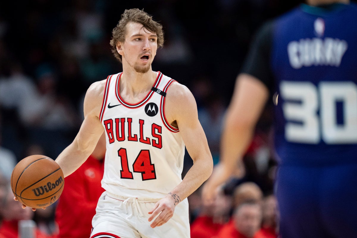 Coby White anota 37, Josh Giddey suma 23 y Bulls vencen 131-117 a Hornets