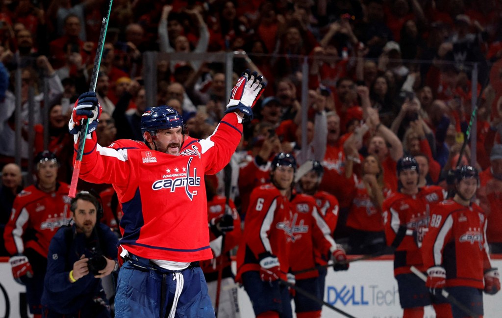Alex Ovechkin surpasses Wayne Gretzky for all-time NHL goals record