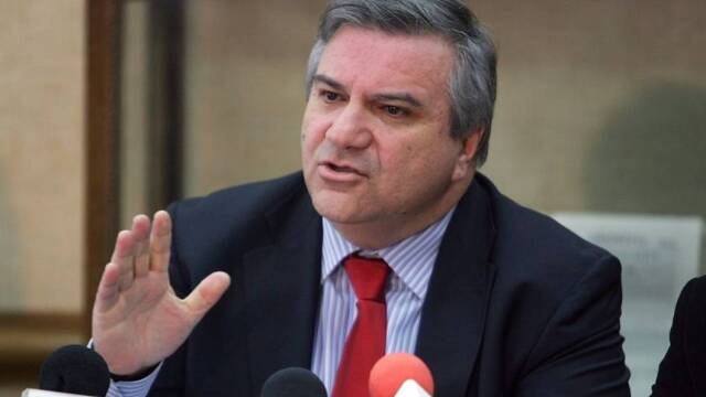 ΠΑΣΟΚ: Στα "κάγκελα" μέλος του ΠΣ για την εντολή να εκδιωχθεί από ...