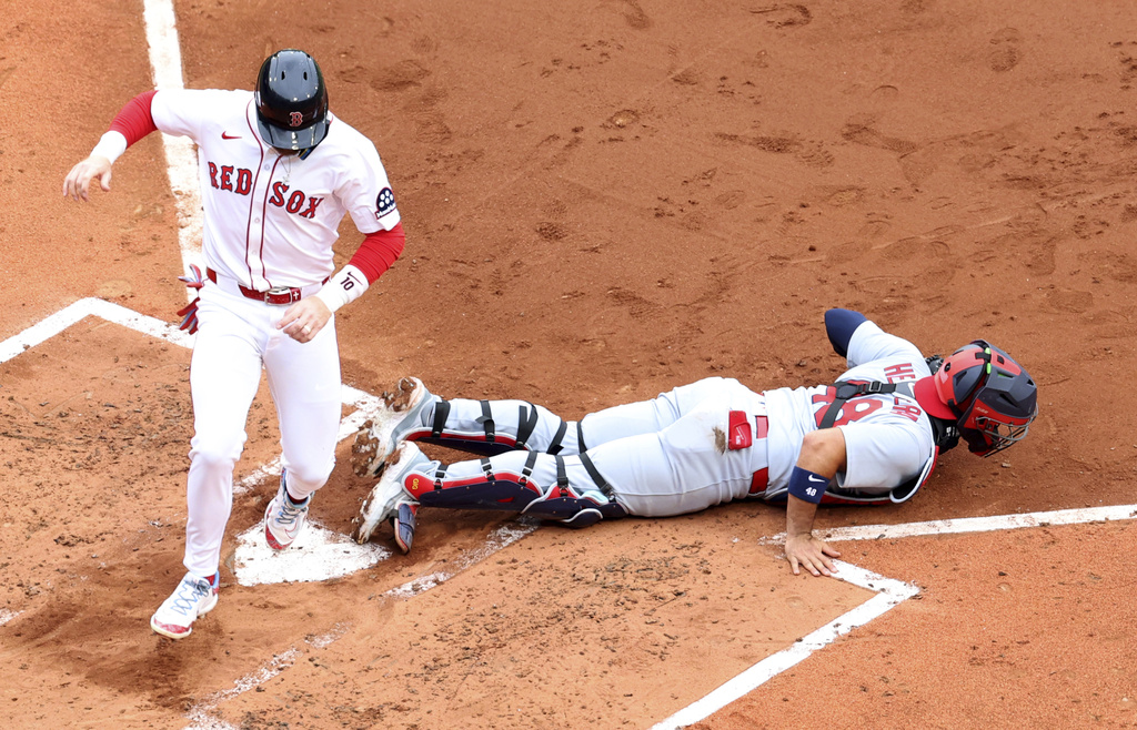 Cardinals' catcher Iván Herrera leaves against Red Sox with apparent ...