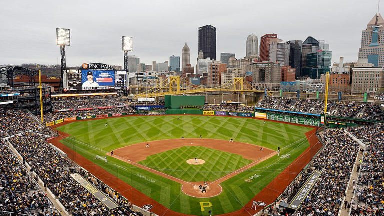 Pirates will restore Roberto Clemente sign to right field wall ...