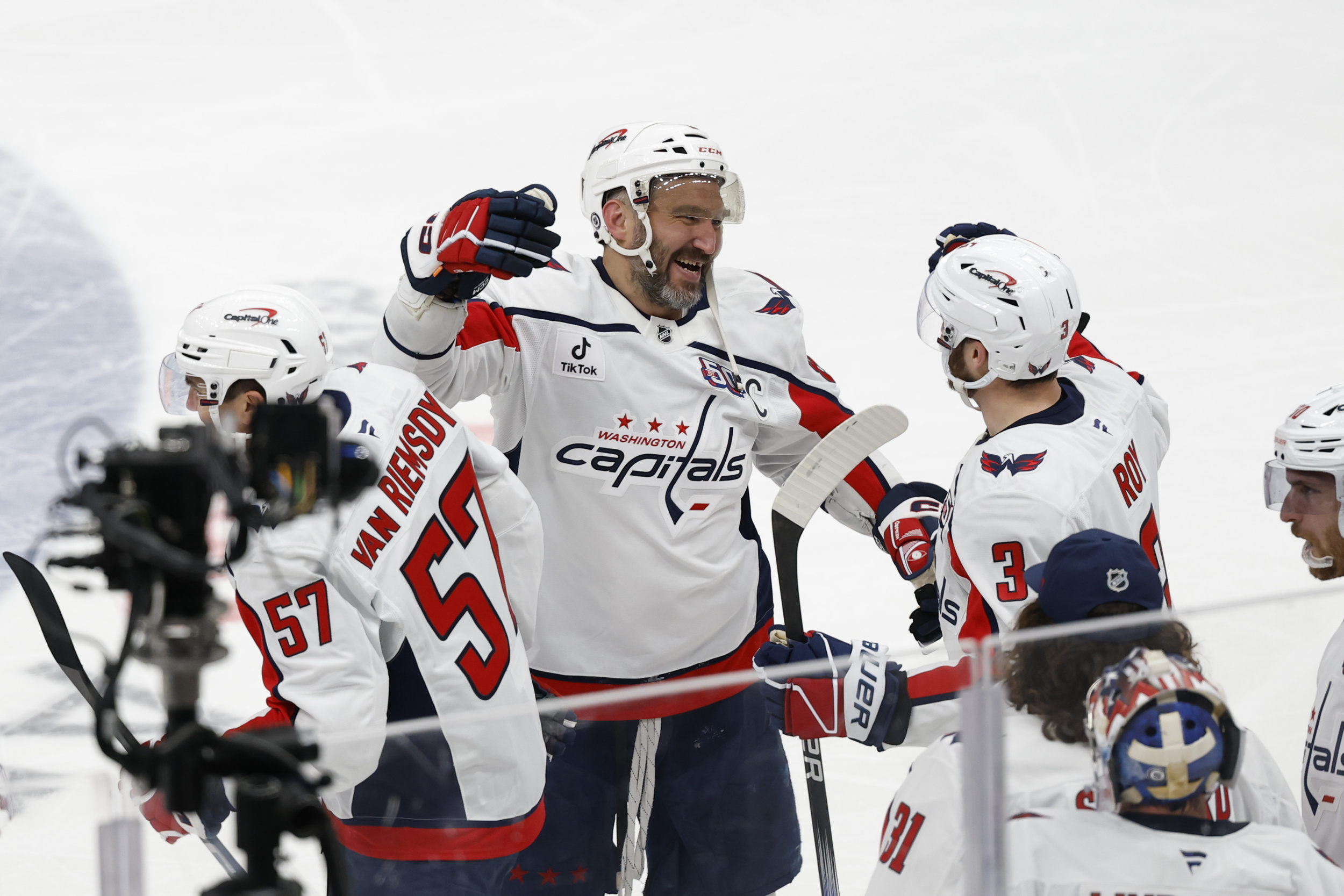 Ovechkin Breaks NHL’s All-Time Goal Record, Scores Goal 895!