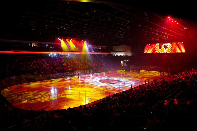 Boxing coming to Acrisure Arena, Oscar de la Hoya explains why now