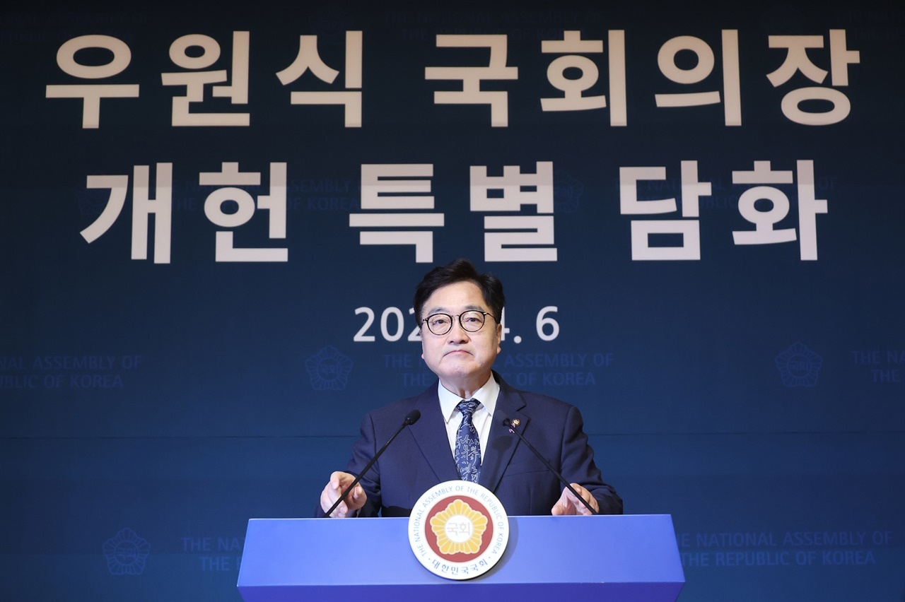 뜬금없는 개헌론, 단호하게 반대합니다