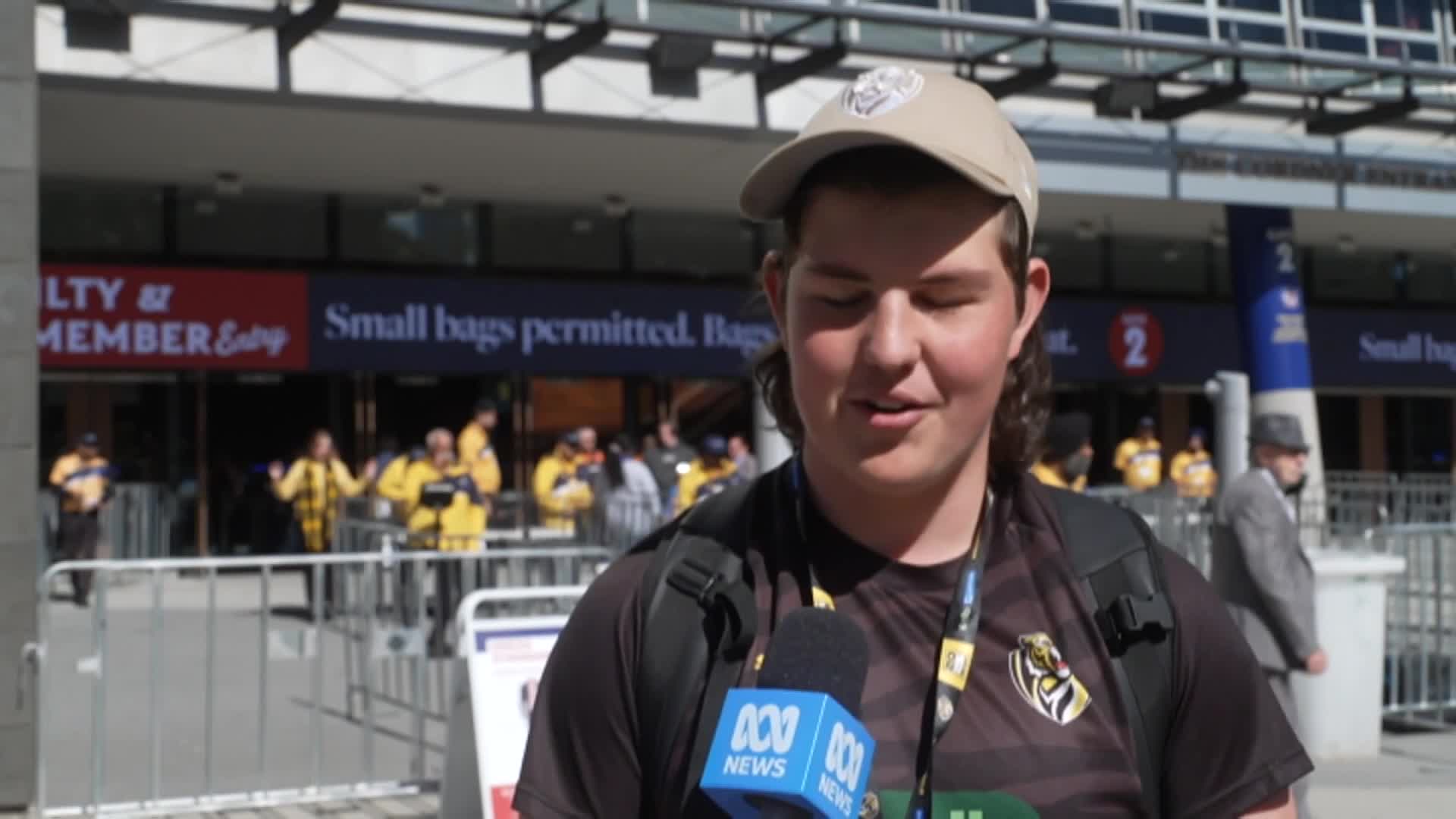 Tigers and Lions fans forced to wait in long queues at the MCG after ...