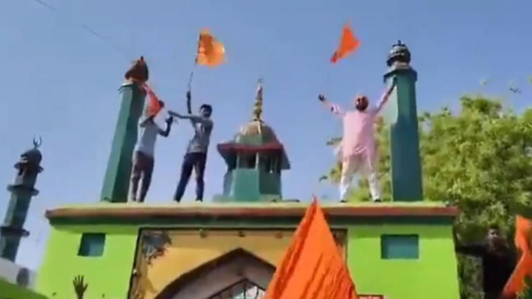 Ram Navami 2025: Men Carrying Saffron Flags Climb Ghazi Miyan Ki Dargah In Prayagraj, Raise ...