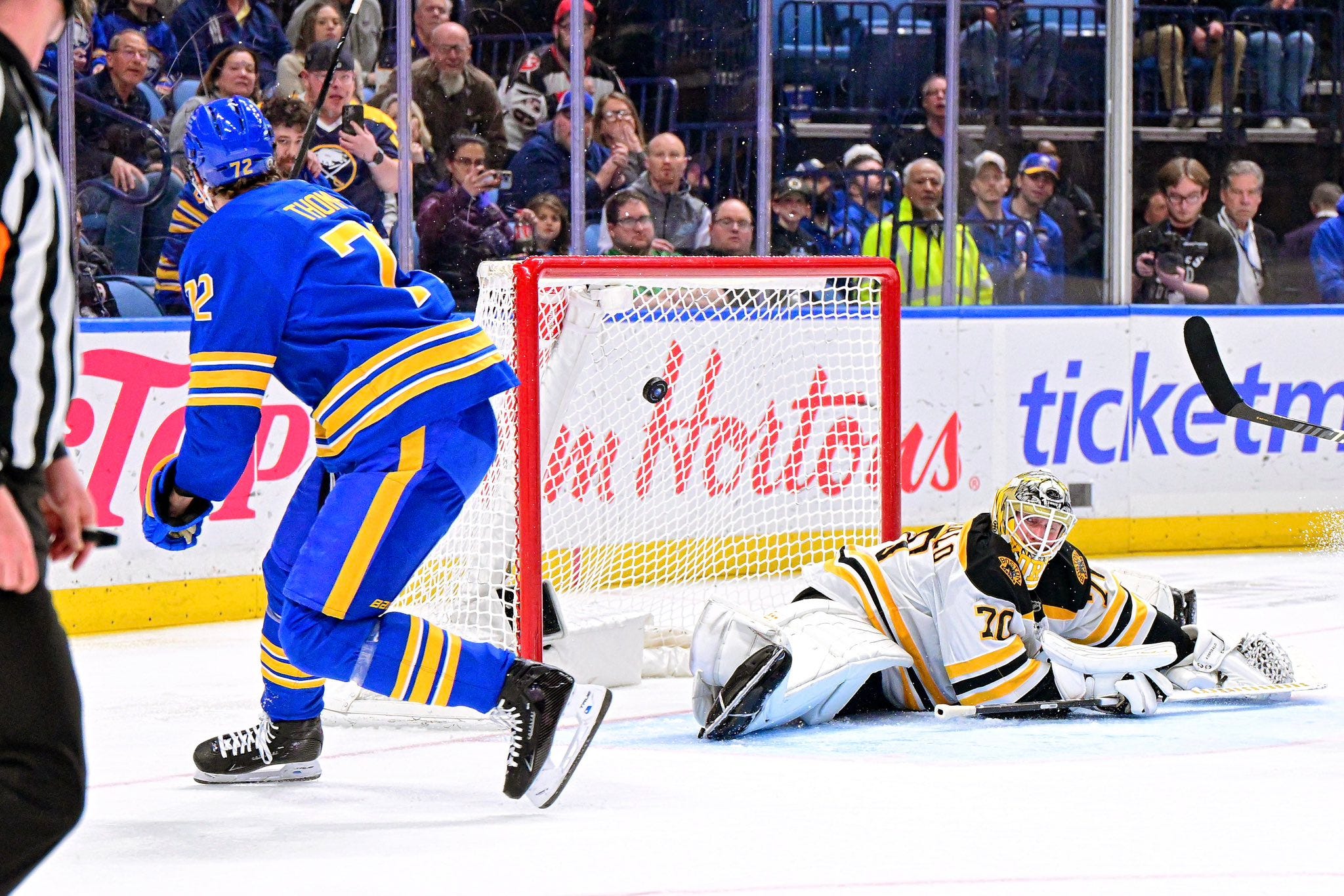 Thompson's hat trick pushes the Sabres past the Bruins