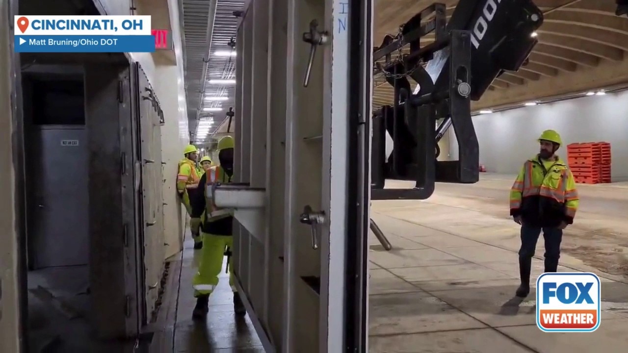 Flood gates installed in Cincinnati during Ohio River flooding