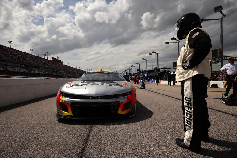 What channel is NASCAR Darlington qualifying on today? Time, TV ...