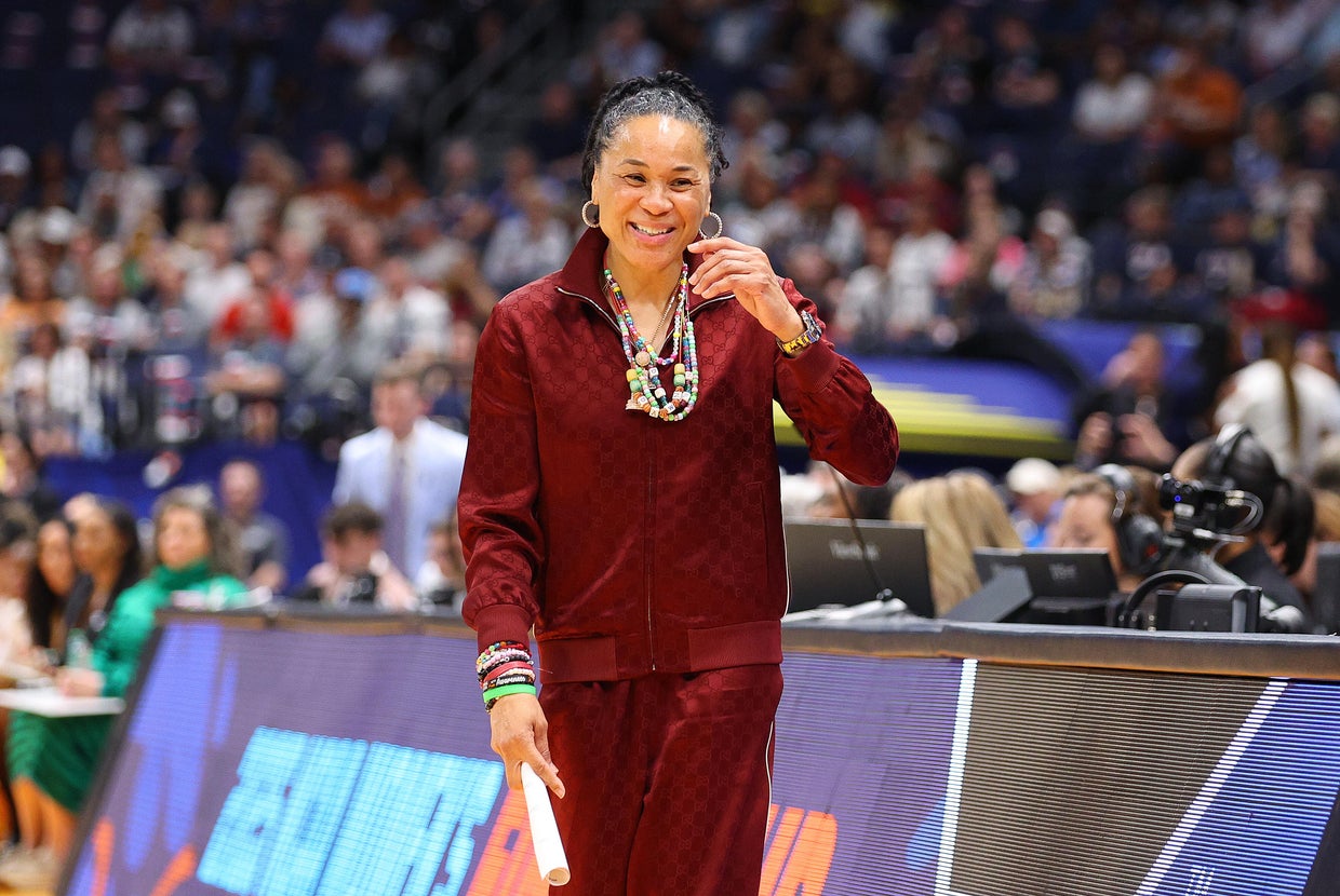 Philadelphia students cheer for Dawn Staley after learning from her journey
