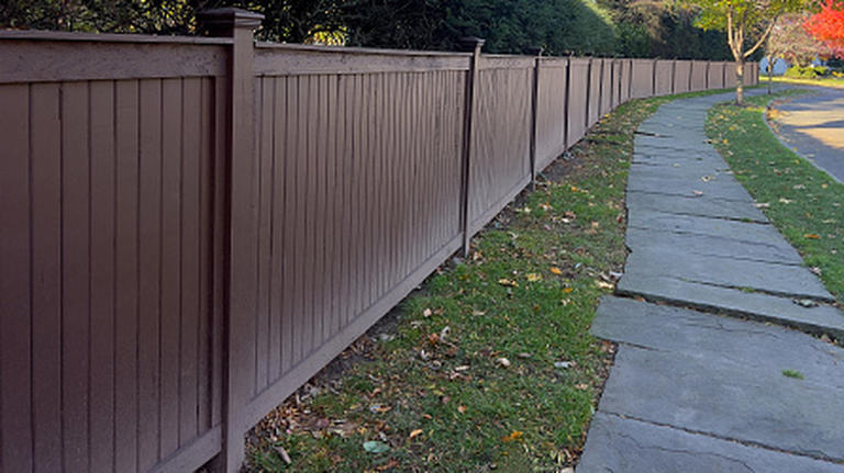 10 Alternatives To Brown Vinyl Fencing