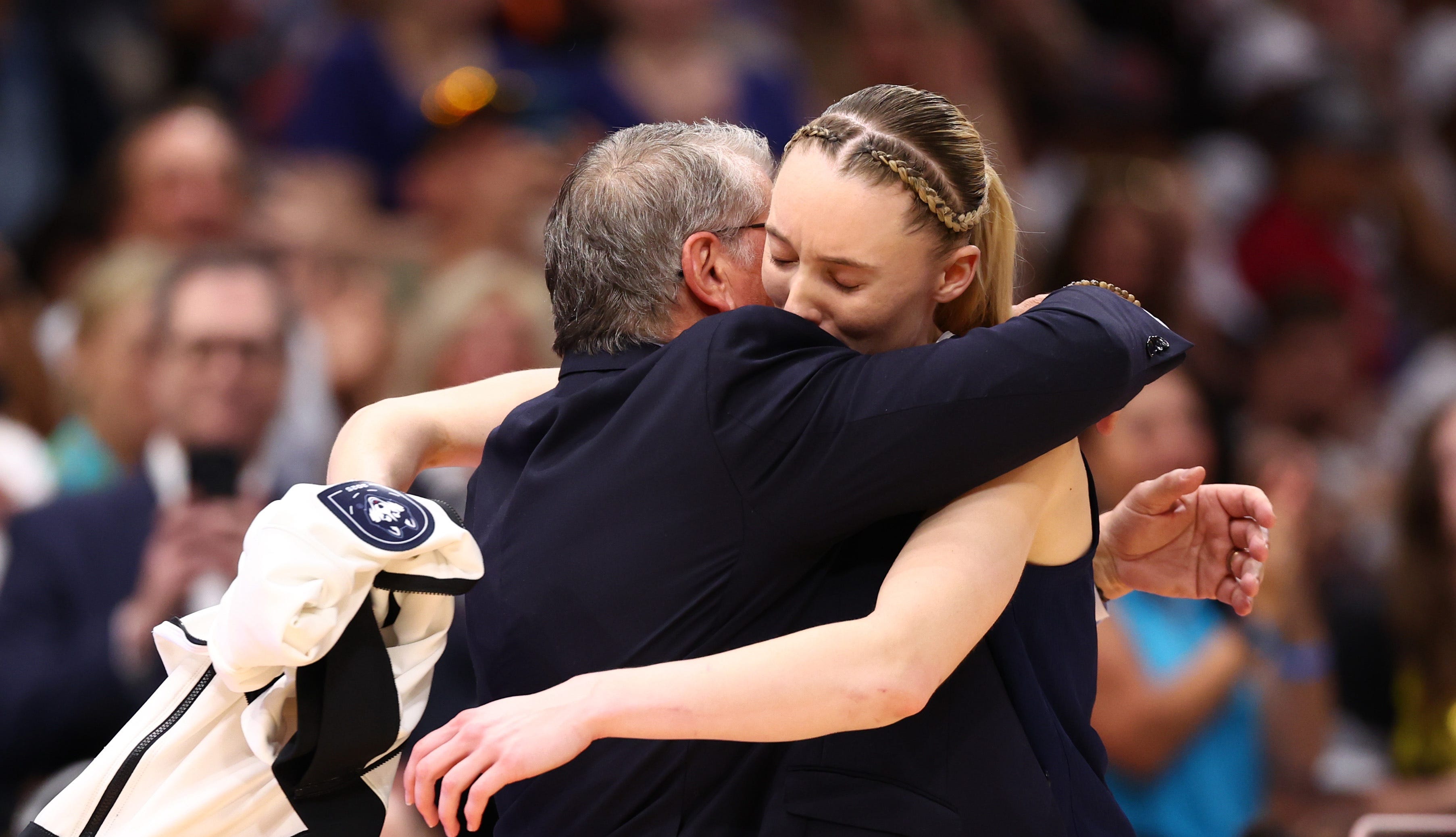 Geno Auriemma revealed what he told Paige Bueckers during their ...