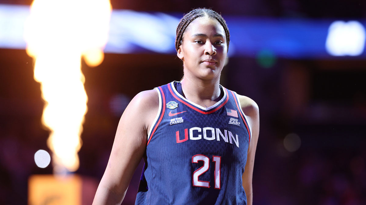 Meet Sarah Strong, the UConn freshman who dominated national ...
