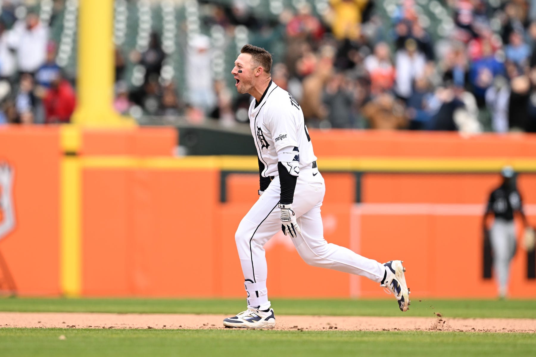Torkelson walks off White Sox to lift Tigers to sweep: "We're never out ...
