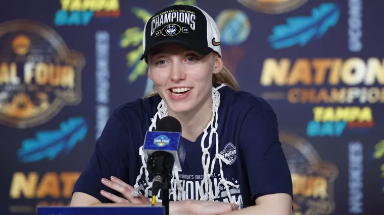 UConn's Paige Bueckers breaks down addressing Husky fans after ...