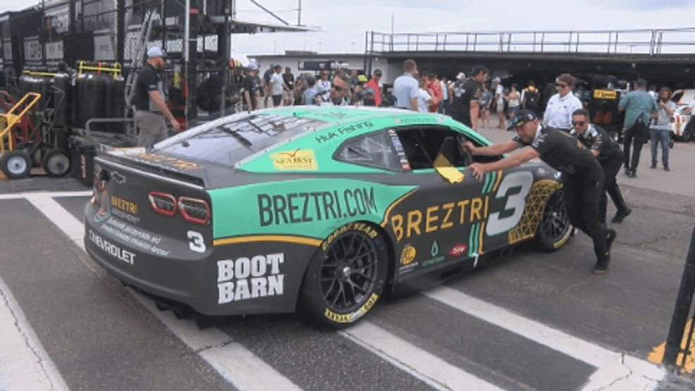 Thousands gather for thrilling conclusion of NASCAR's throwback weekend ...