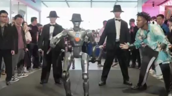 IShowSpeed playfully spars with advanced Chinese humanoid robot, sends ...