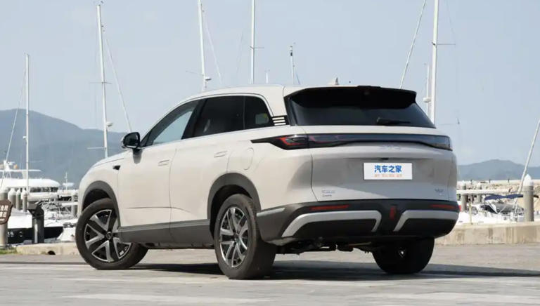 El BYD Sealion 7 recibe una versión híbrida enchufable con sensor Lidar