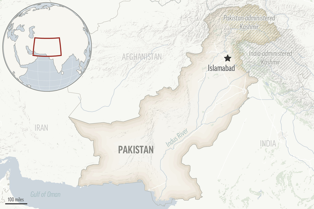 Pakistani security forces kill 9 militants in a raid near the Afghan border
