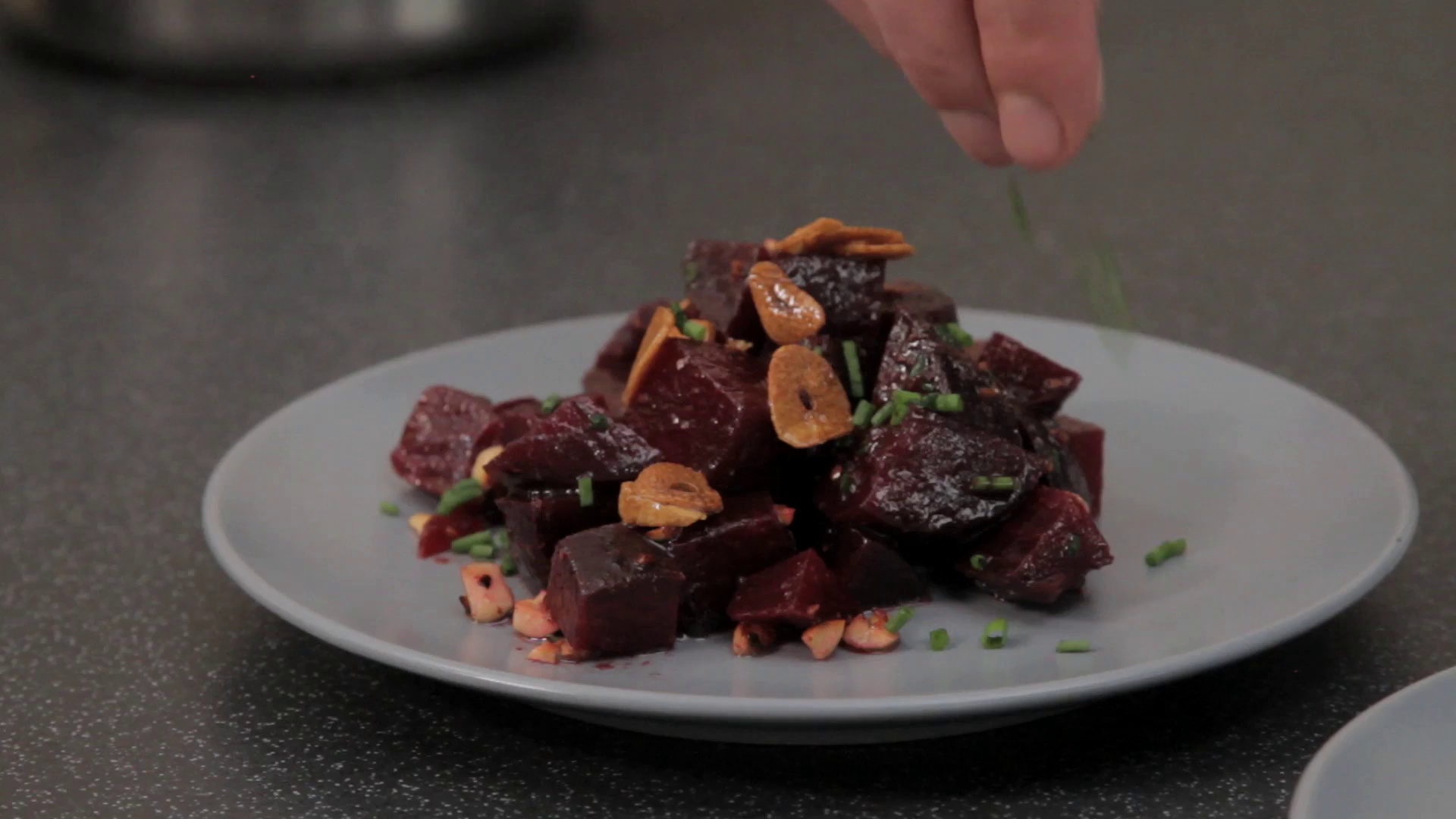 Recette de salade de betteraves aux noisettes croquantes – Gourmand