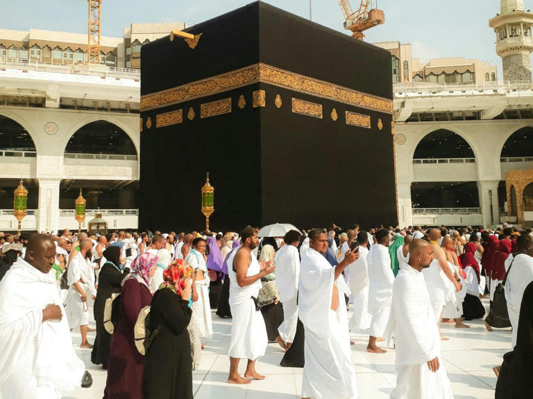 Saudi Umrah Visa Application For 2025: How Indian Pilgrims Can Apply ...