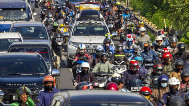 Puncak Arus Balik Telah Lewat, Jalur Pantura Cirebon Sempat Macet Dua Arah