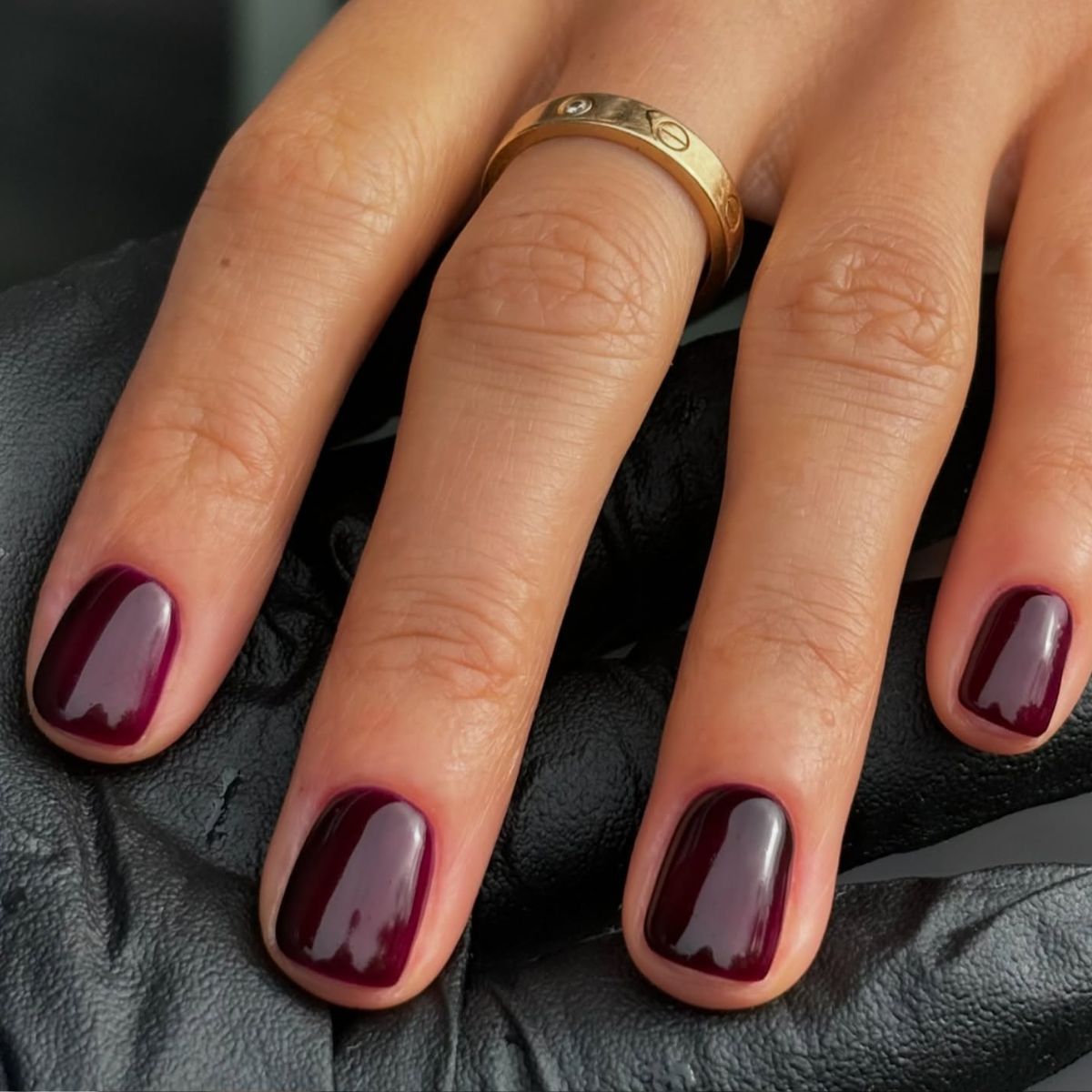 Merlot Nails Are the Classy Anti-Spring Nail Trend Fashion Insiders Can ...