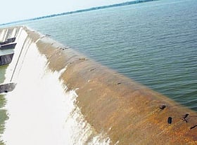 Adilabad irrigation projects near dead storage levels; Ryots on edge