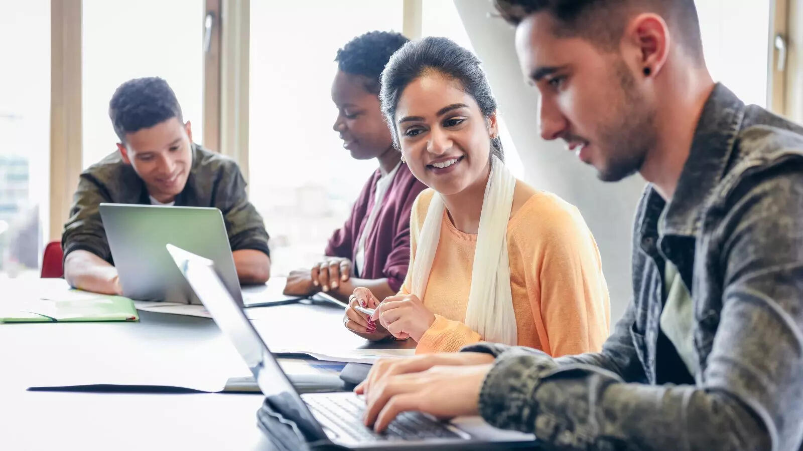 Sarkari Job Alert 2025: उत्तराखंड में 12वीं, बी.कॉम वालों के लिए निकली ...