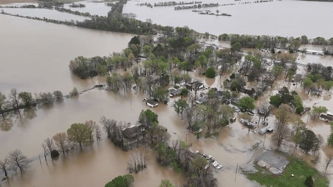 Drone Footage Shows Scale of Flooding in Northwest Tennessee