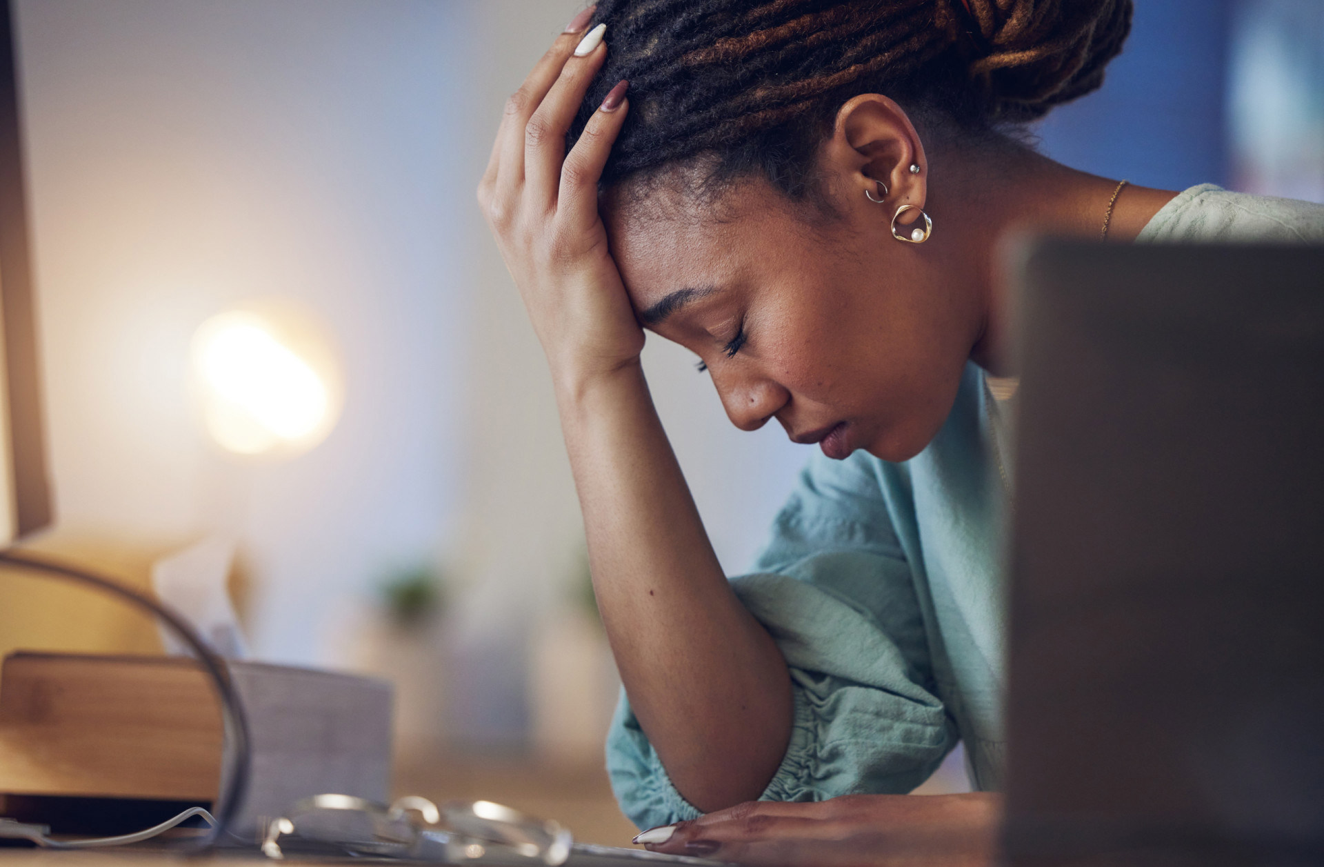 Udbrændthed og angst på arbejdet: Advarselstegn og hvordan man ... Udbrændthed og angst på arbejdet: Advarselstegn og hvordan man ...