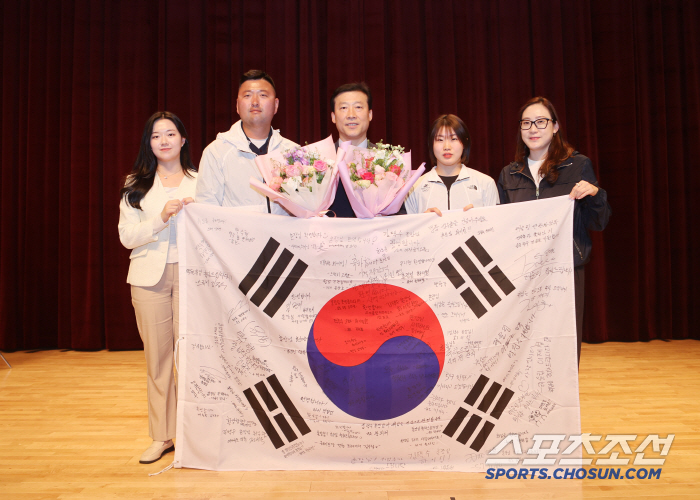 Trust X Growth X Communication Player Village Table tennis legend Kim ...