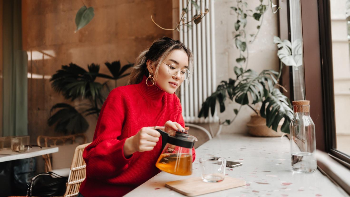 Functional teas for the whole day: Hydrate, deflate and balance your ...