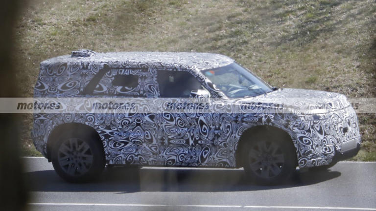 Primeras fotos espía del Baby Defender, el bombazo que prepara Land ...