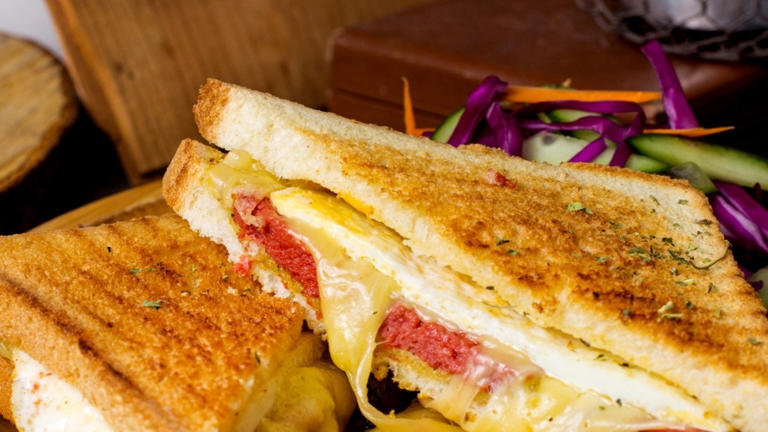 Croque Monsieur vs. Croque Madame: El detalle que define a estos ...