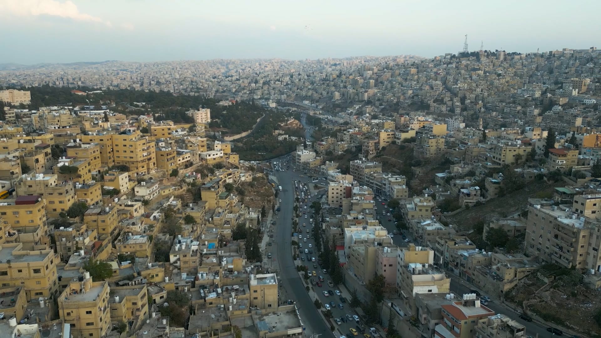 Ammanin siluetti paljastettiin: Upea drone-matka Jordanin yli