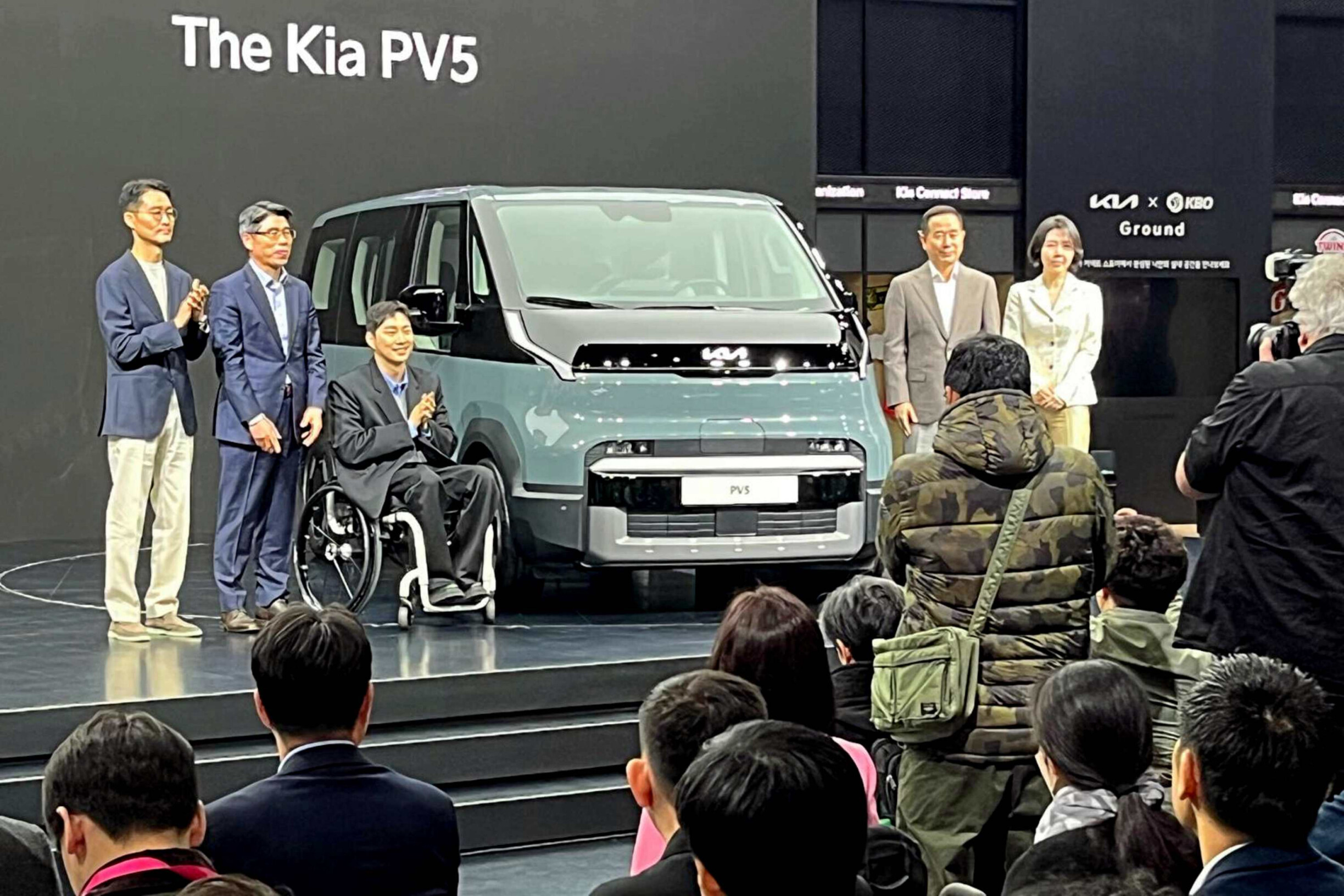 Kia apresentou EV4 e PV5 ao público no Salão de Seul
