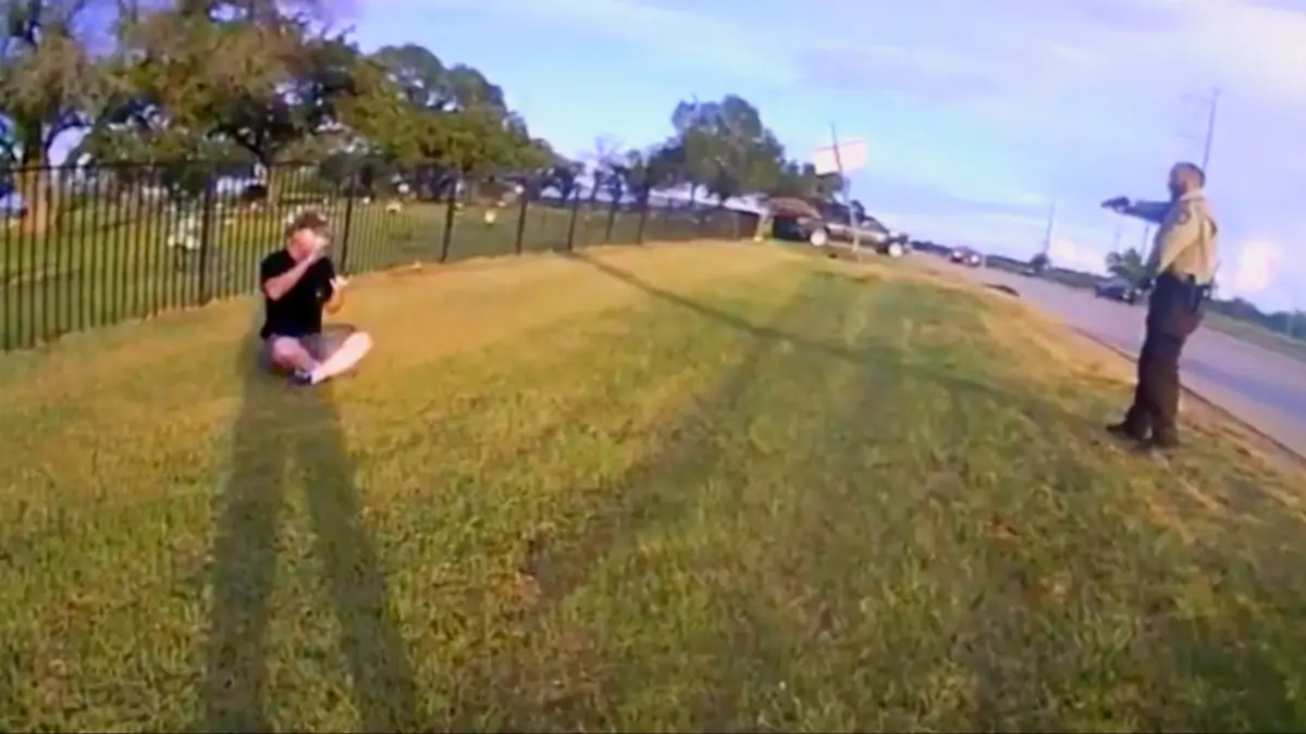 ‘On the Ground, Now!’: Texas Man Who Gave Deputies the Middle Finger ...