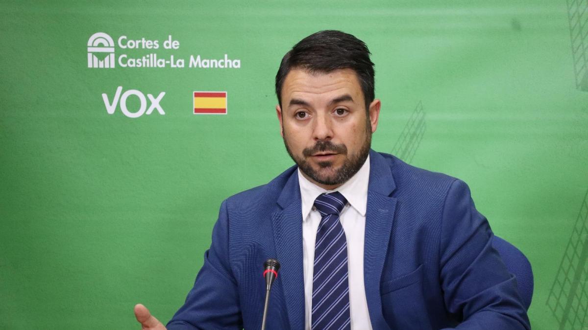 El PSOE de Castilla-La Mancha se saltó la ley al prohibir debatir las enmiendas de Vox