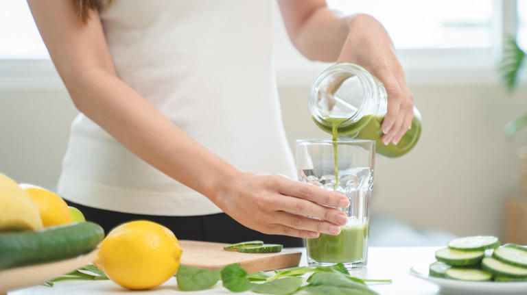 How To Ease Your Tastebuds Into Drinking Green Smoothies