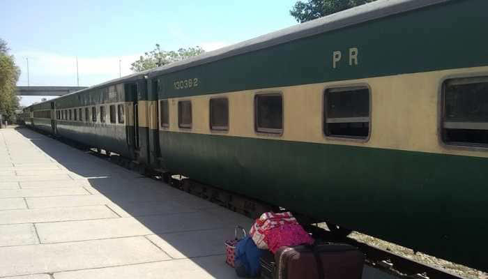 This Is Pakistan's Fastest Train Connecting Karachi And Lahore; Top ...