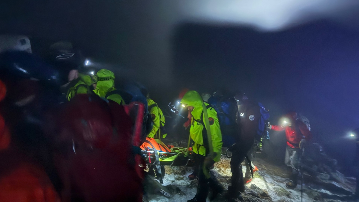 Rescuers endure ‘life threatening' conditions to save injured hiker ...