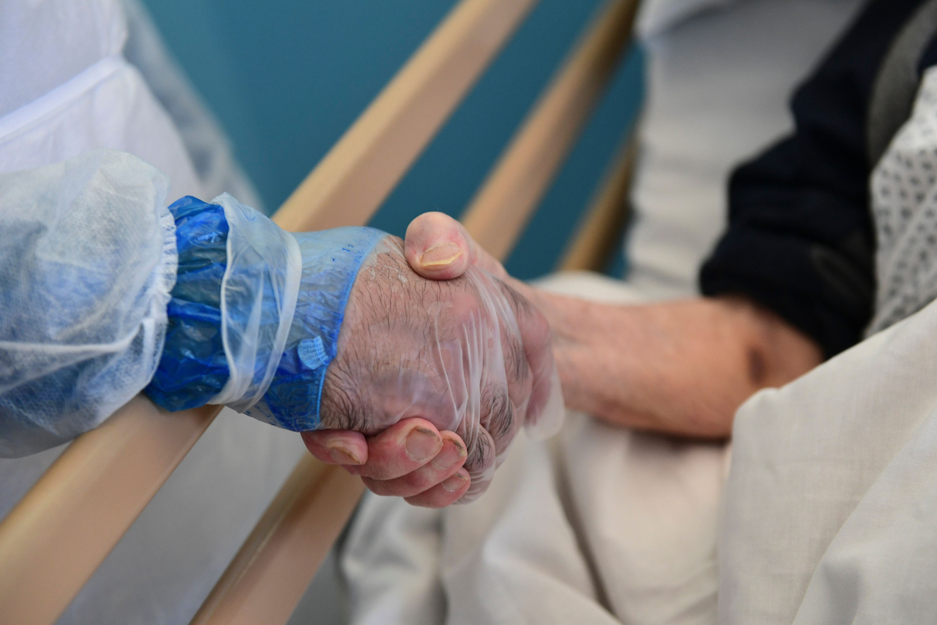 Researchers investigate possible transitional phase between life and death