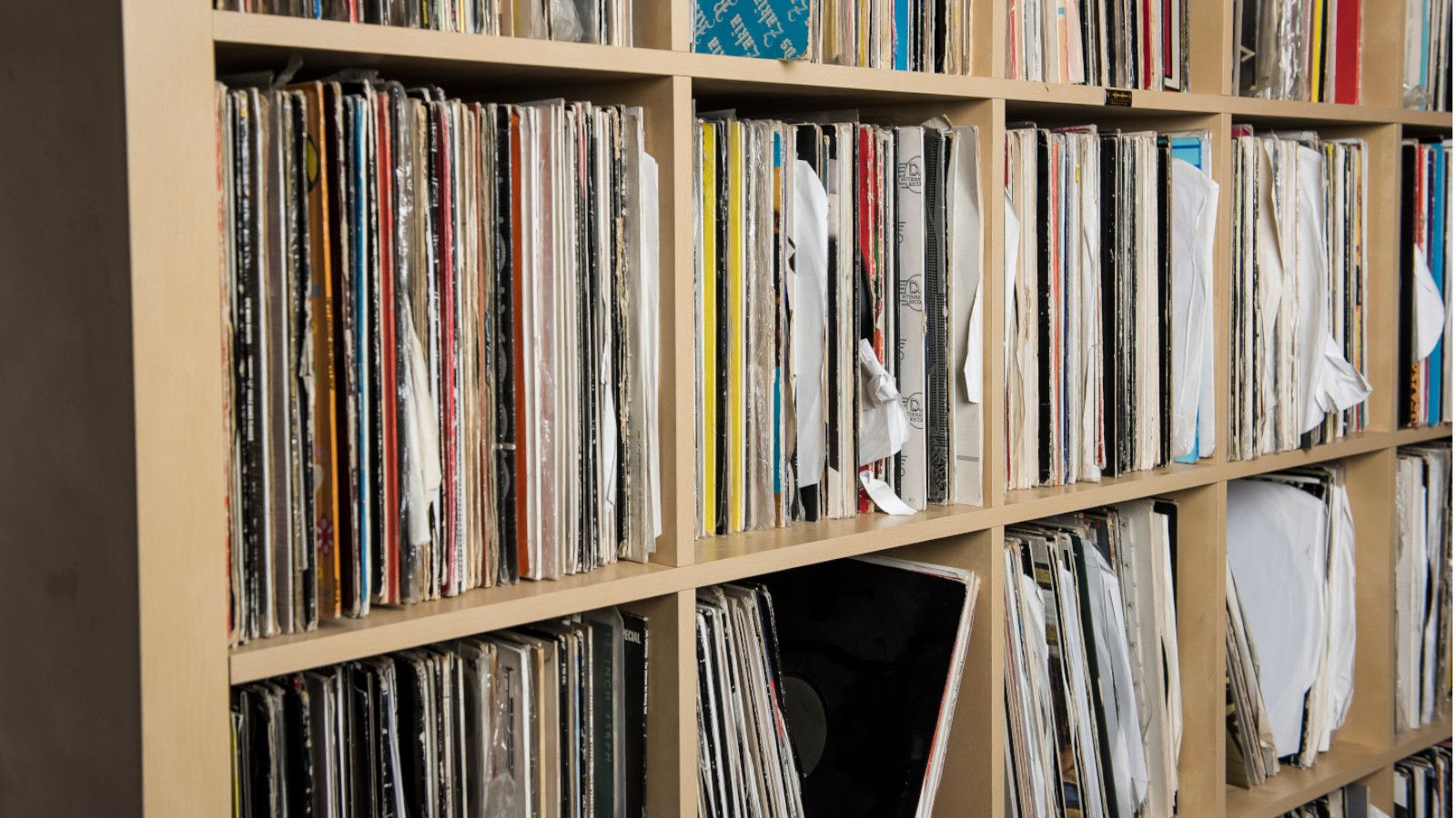 9 tips for new or returning vinyl fans that will help you on your ...