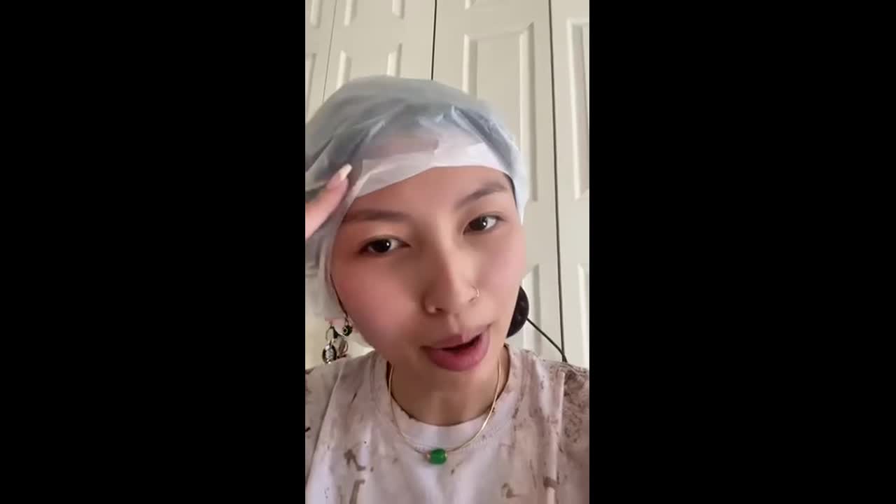 No heat lamp? No problem! TikToker’s genius DIY hair processing hack