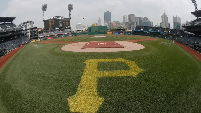 Roberto Clemente '21' sign controversy, explained: Why Pirates received ...
