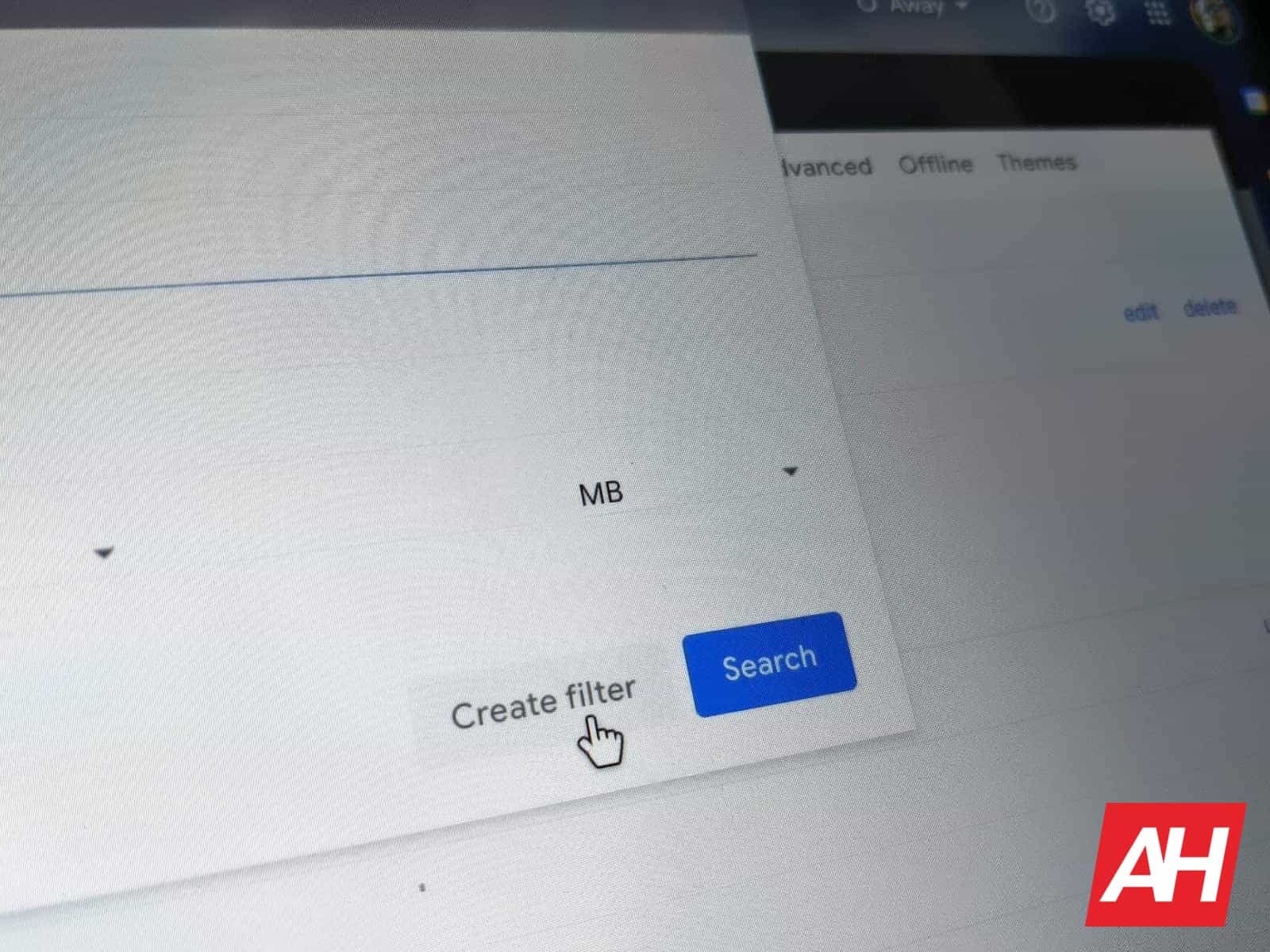 FBI warns of email scam targeting Android & iOS users